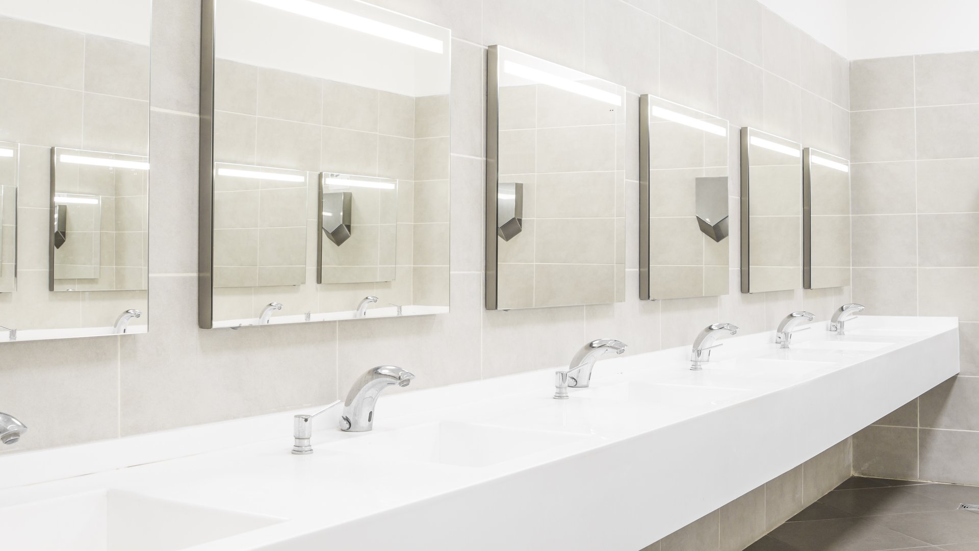 Faucet Outlets: Aerators vs Laminar-Flow